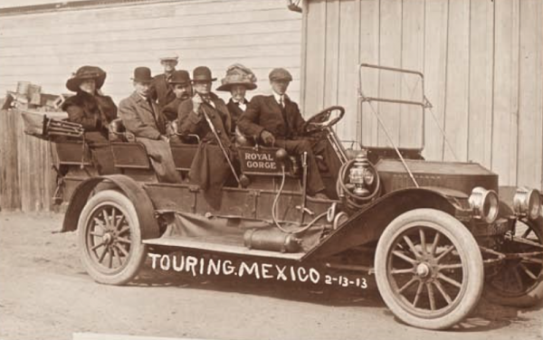 Foto-foto Mobil-Mobil Uap di Masa Kejayaannya