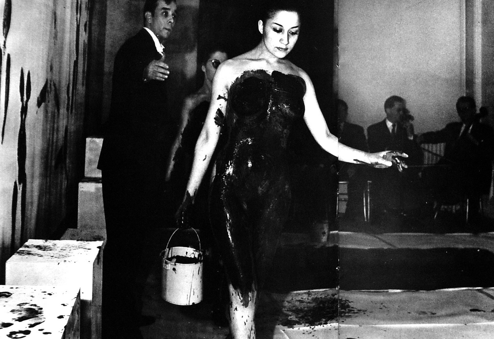 www.maquinadeanimos.es: Performance. Yves Klein