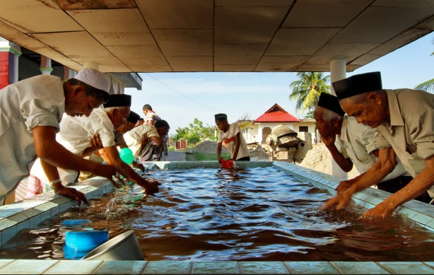 Doa Basuh Tangan Kiri Lengkap Arab, Latin dan Artinya - House-Shines