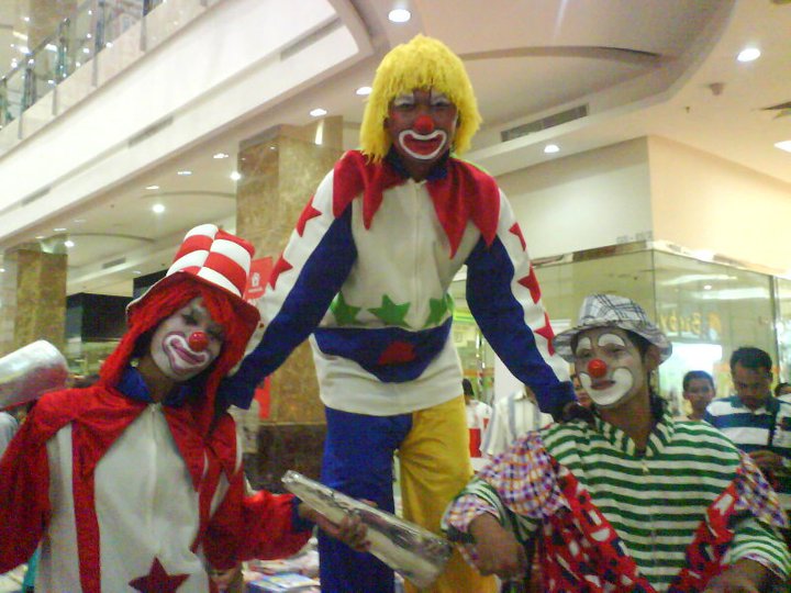 BADUT SURABAYA: BADUT BADUT ATRAKSI / AKROBAT