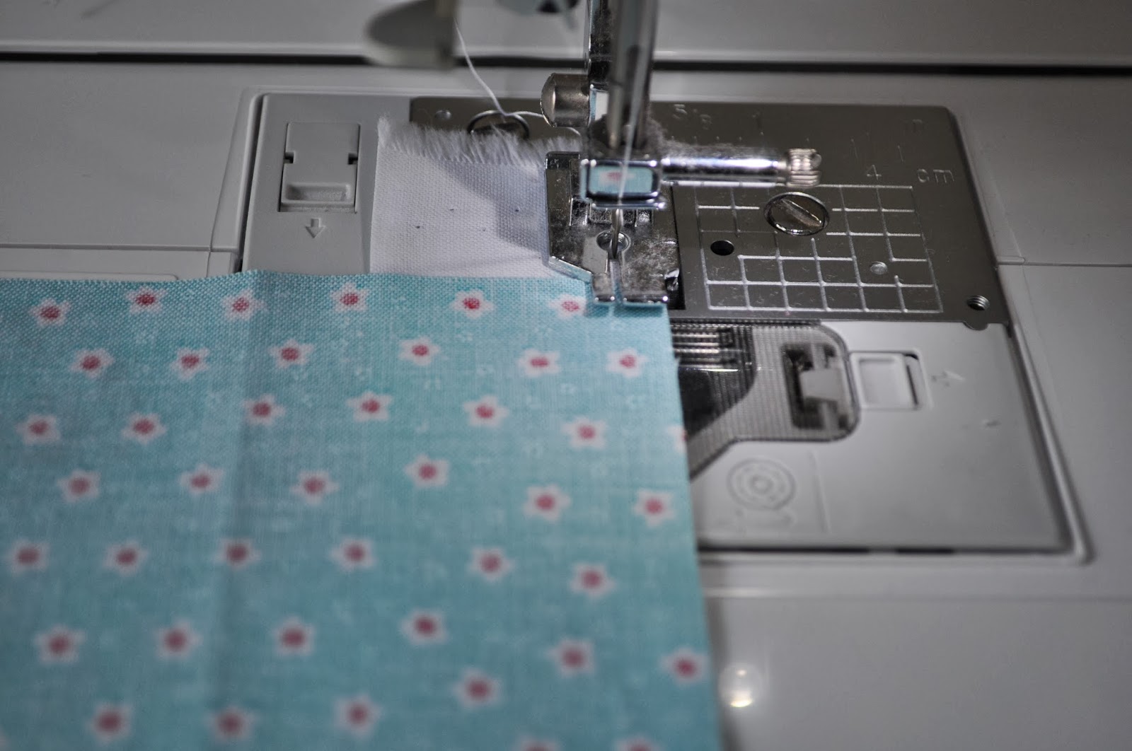 Fort Worth Fabric Studio: How to Make a Quilt {Part 5} Chain Piecing