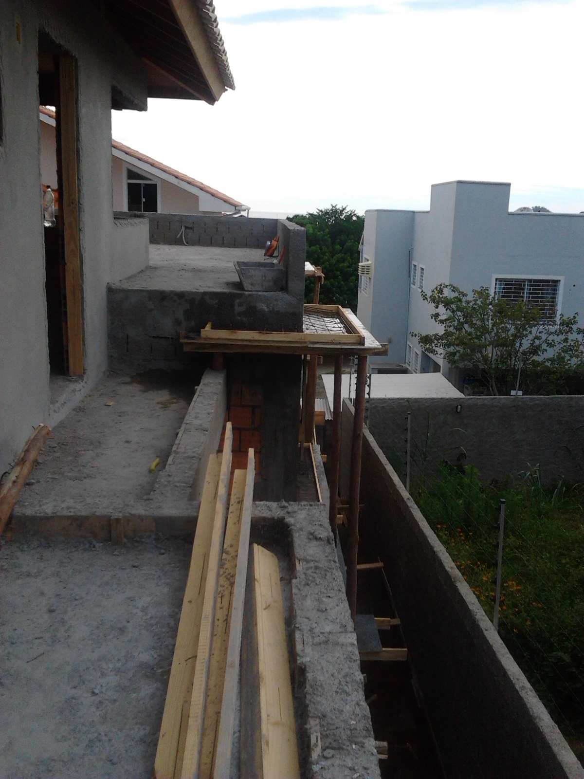 obra casa canela: 07 de dezembro - beirais em laje e início reboco ...