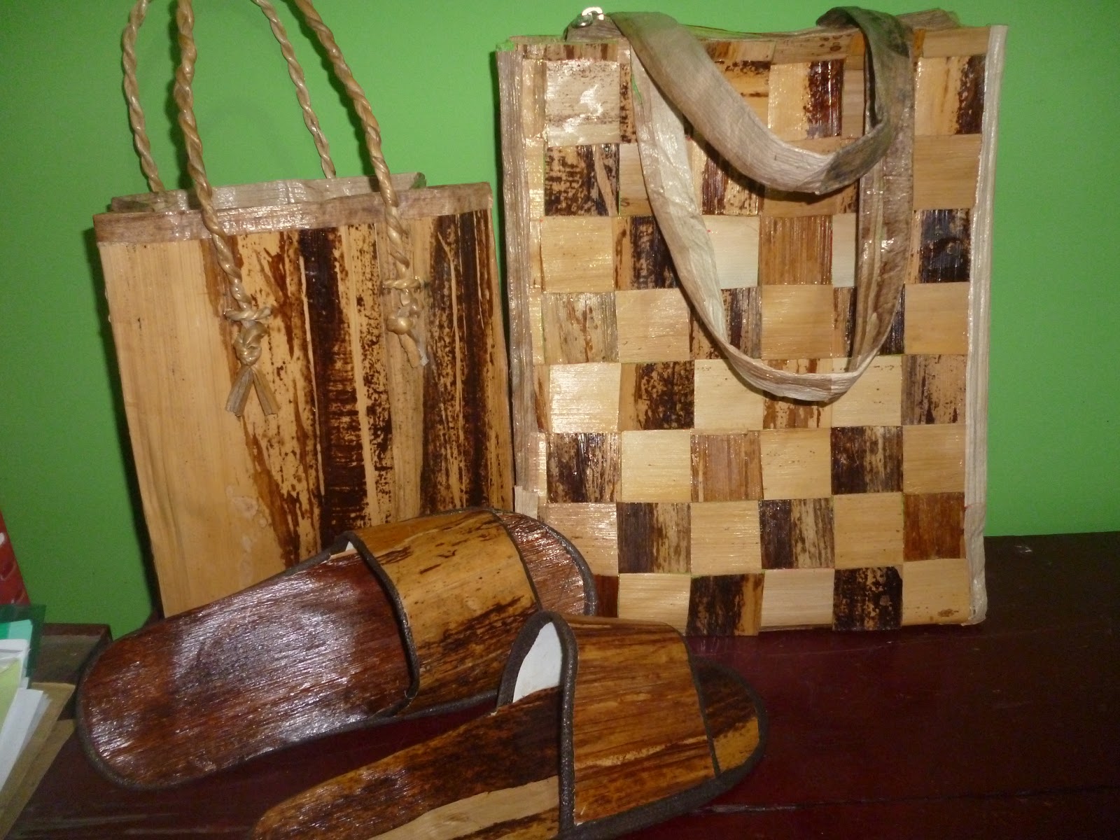 Kewirausahaan dan Pemberdayaan : PRODUK PELEPAH PISANG