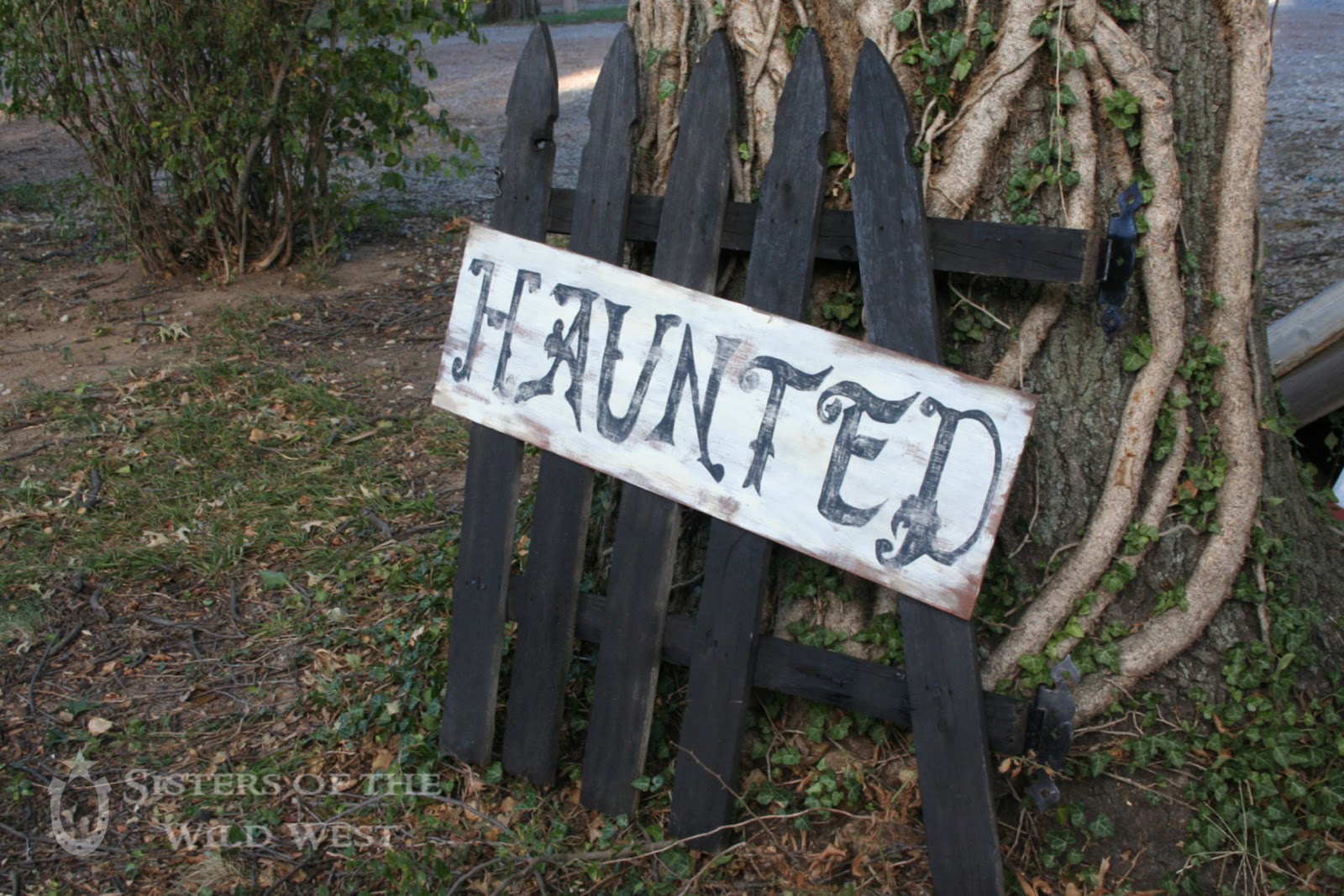 Halloween "haunted" Sign Tutorial