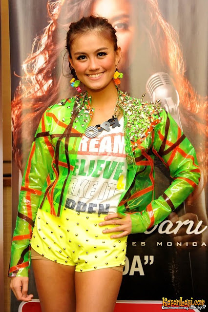 Agnes Monica Tampil Seksi di Konser 20 Tahun Ia Berkarya | Fashion Selebritis Indonesia