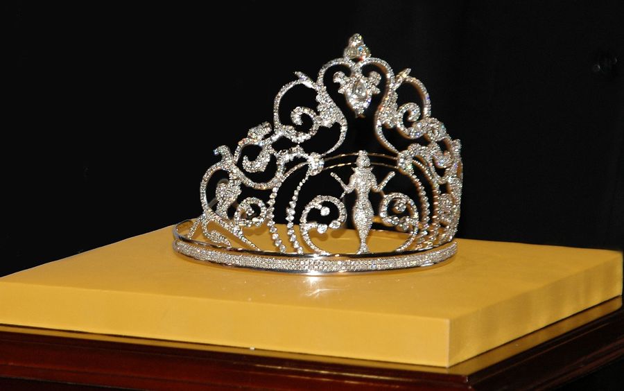 La Corona : Some of The Most Expensive Pageant Crowns - Indonesian ...