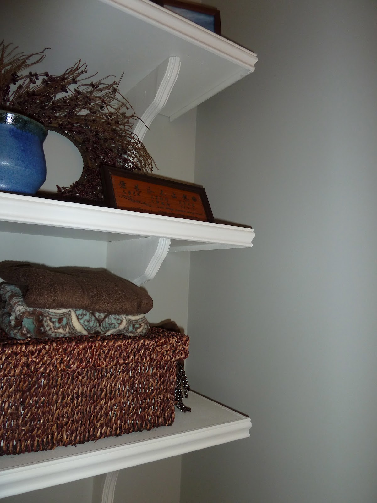 Life, Made Interesting.: Let's Pretty-fy those Shelves