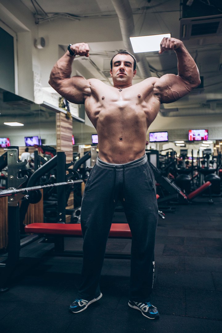 Muscle Lover: Giant amateur bodybuilder Andrey Shmigirilov from Russia