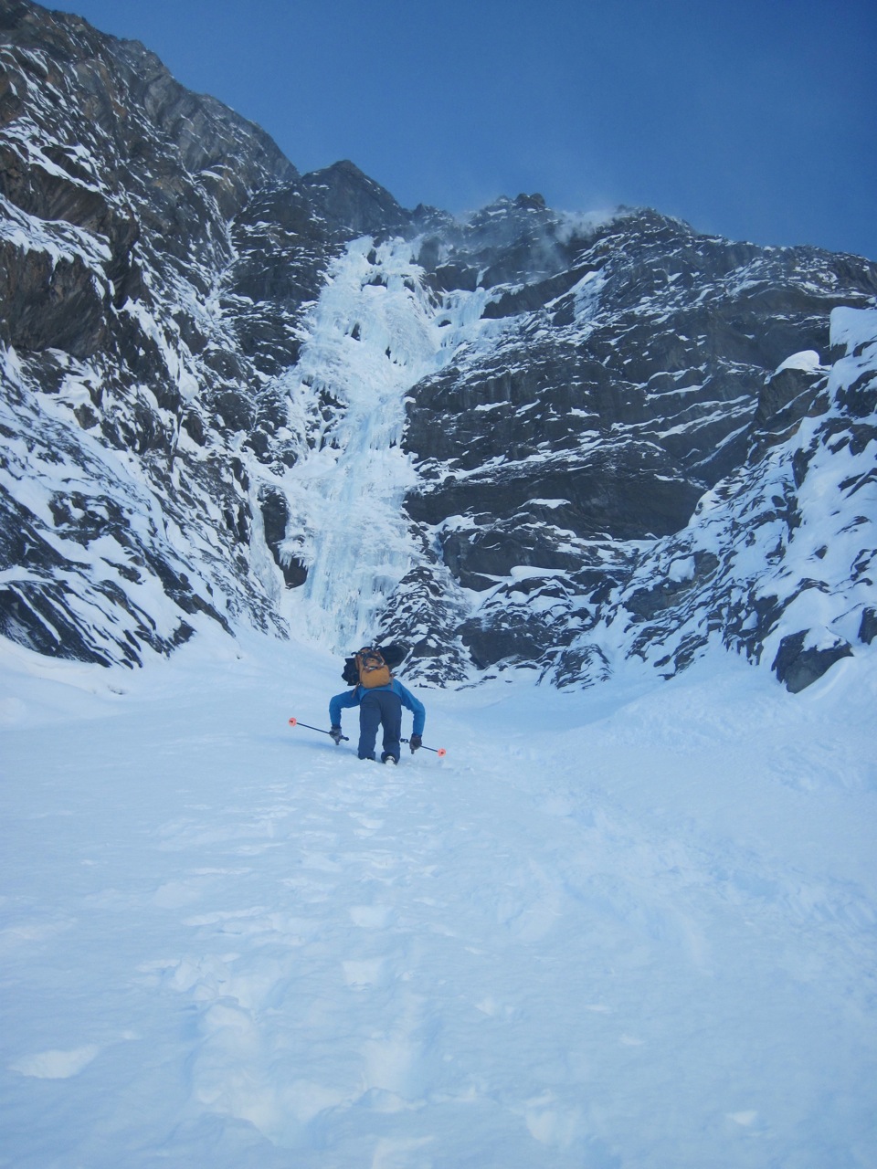 Canadian Rockies Alpine Guides: Riptide (VI, WI 6/7) with Chris
