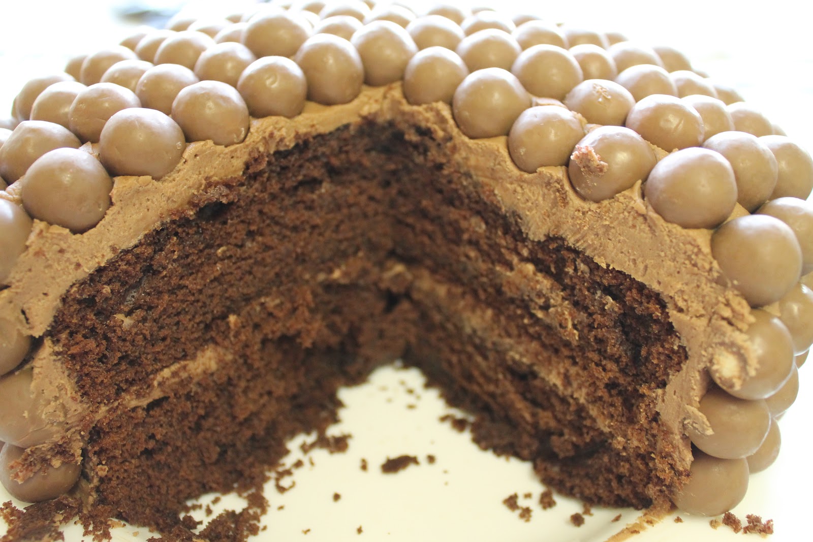 Emma Forth: Let Them Eat Cake, Cake