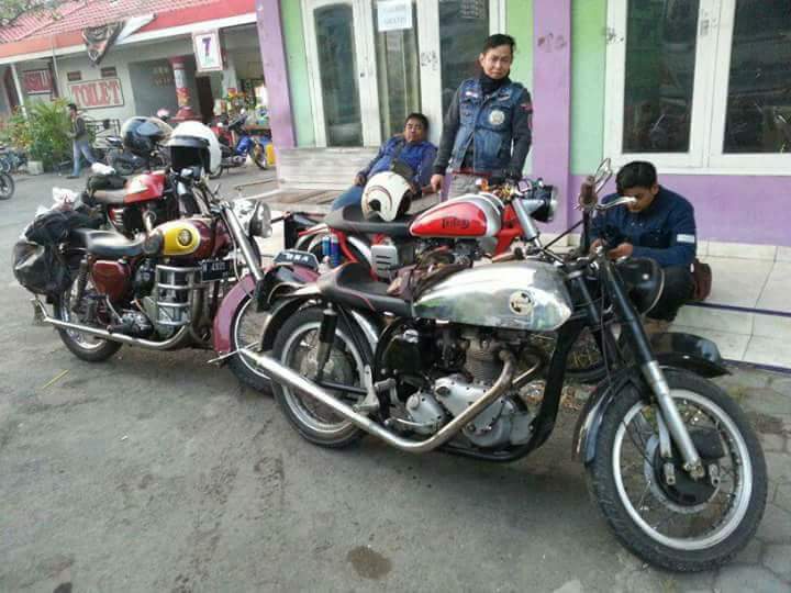 Dijual 2 Motor Tua Norton dan Triton - LAPAK MOBIL DAN MOTOR BEKAS