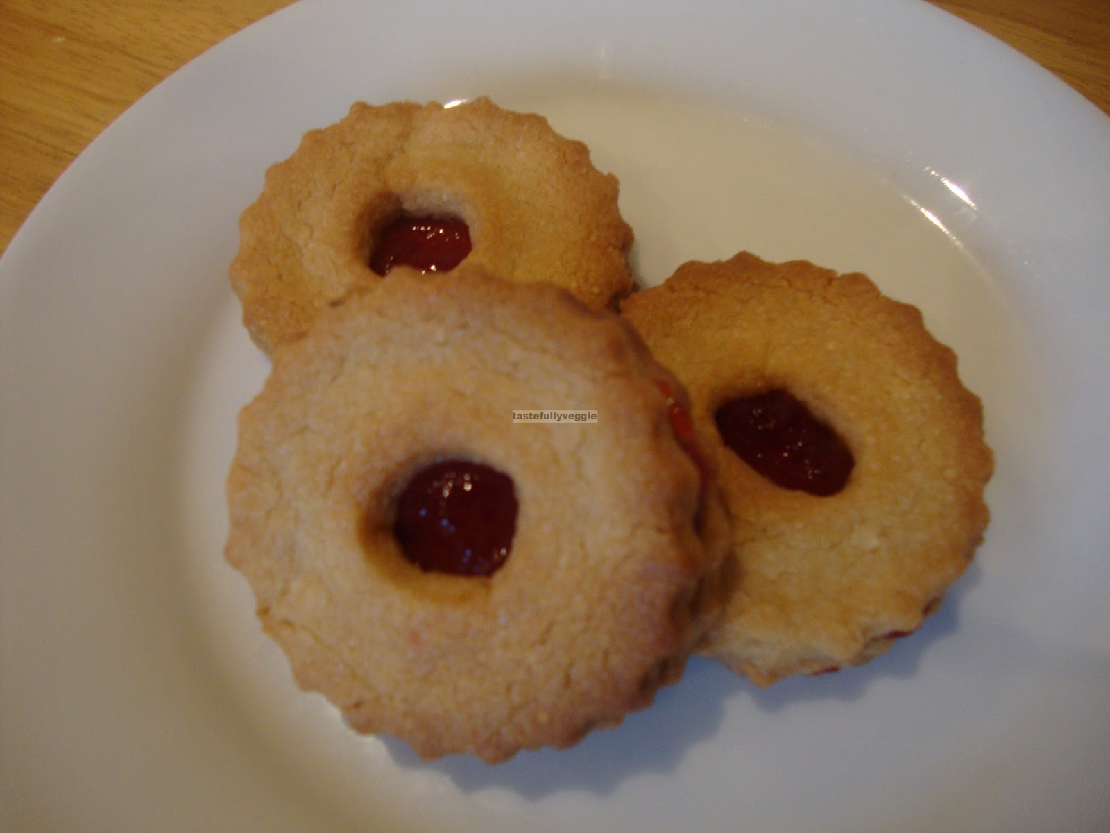Tastefully Veggie ...: Jam Biscuit