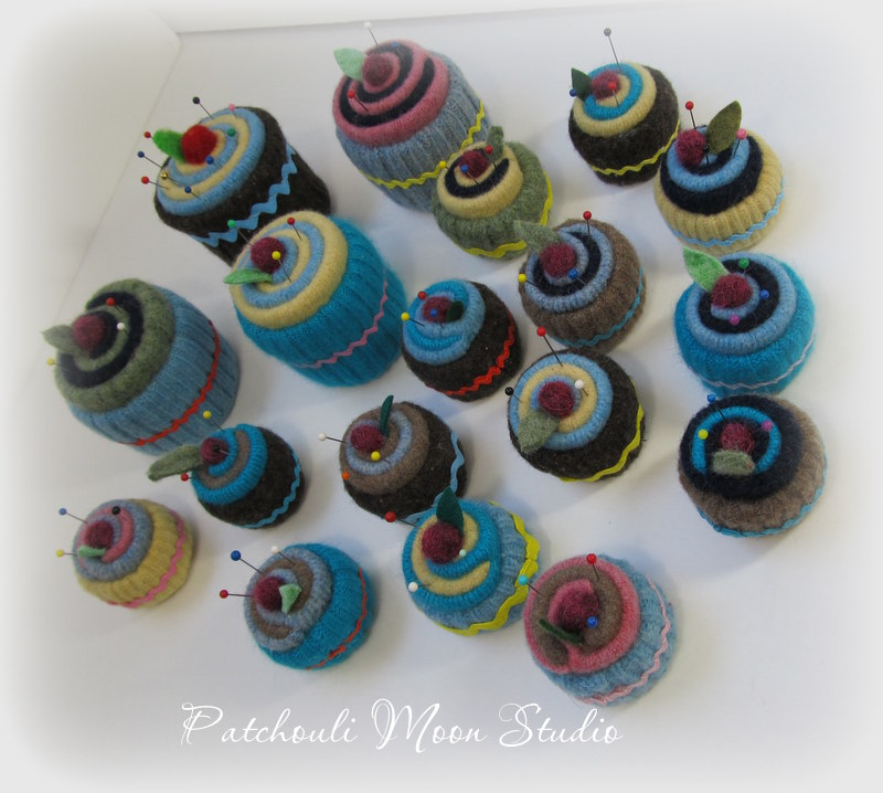 Patchouli Moon Studio: Wool Felt Cupcake Pincushions