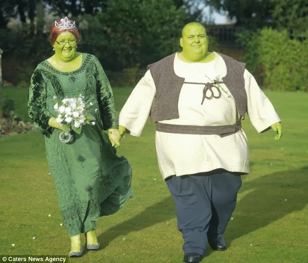 Photos: This Couple Dressed Up As Shrek & Princess Fiona For Their Wedding