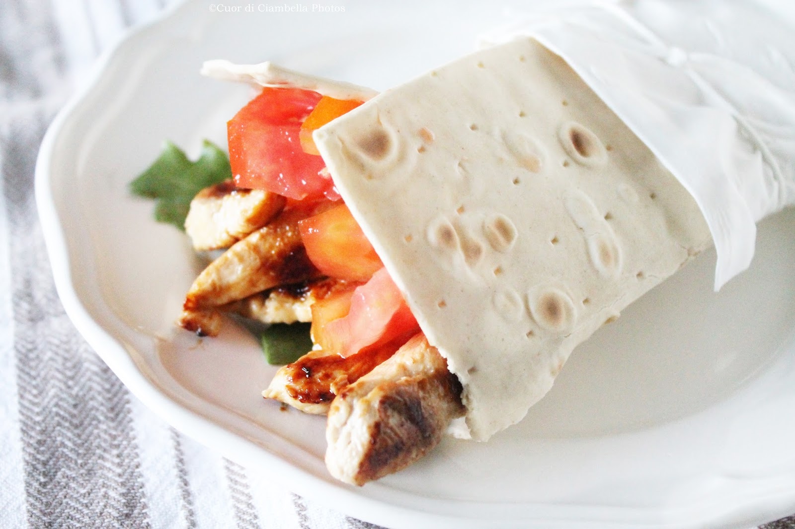 Chicken Wrap ( o rotolo di piadina con petto di pollo e salsa allo ...