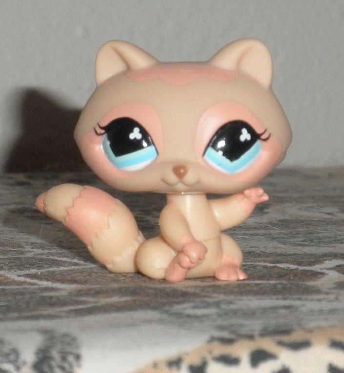 Collectomania: LPS Raccoons