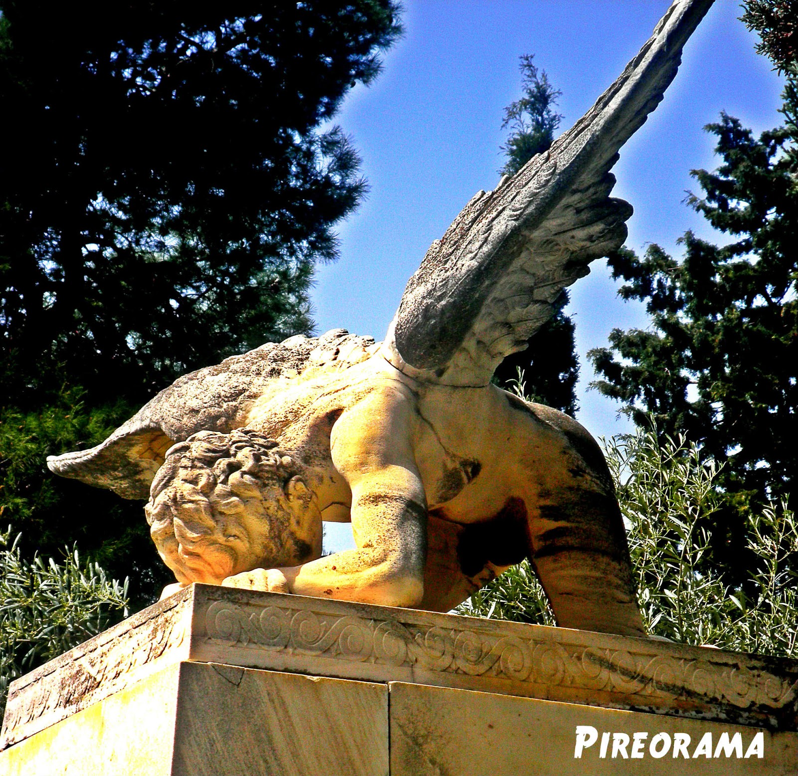 Pireorama ιστορίας και πολιτισμού: Περιήγηση στο Κοιμητήριο του Πειραιά ...
