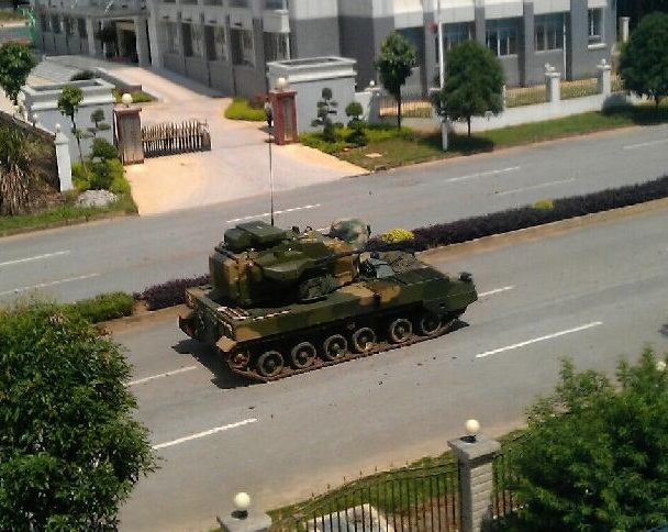 China Defense Blog: PGZ07 Twin-35mm Tracked SPAA spotted in Guangxi ...