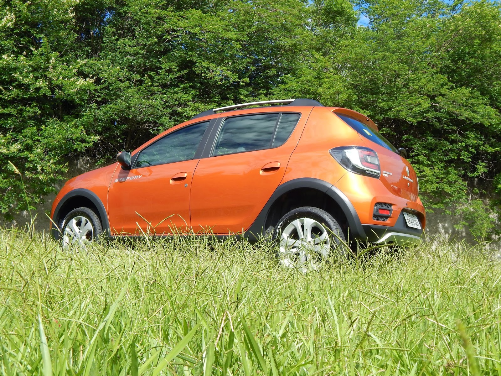 RACIONAUTO: HYUNDAI HB20X PREMIUM AUTOMÁTICO x RENAULT SANDERO STEPWAY ...