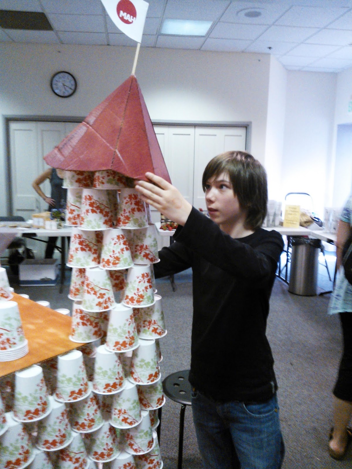 Santa Cruz MAH, A Museum of Participation: 600 paper cups built a castle!