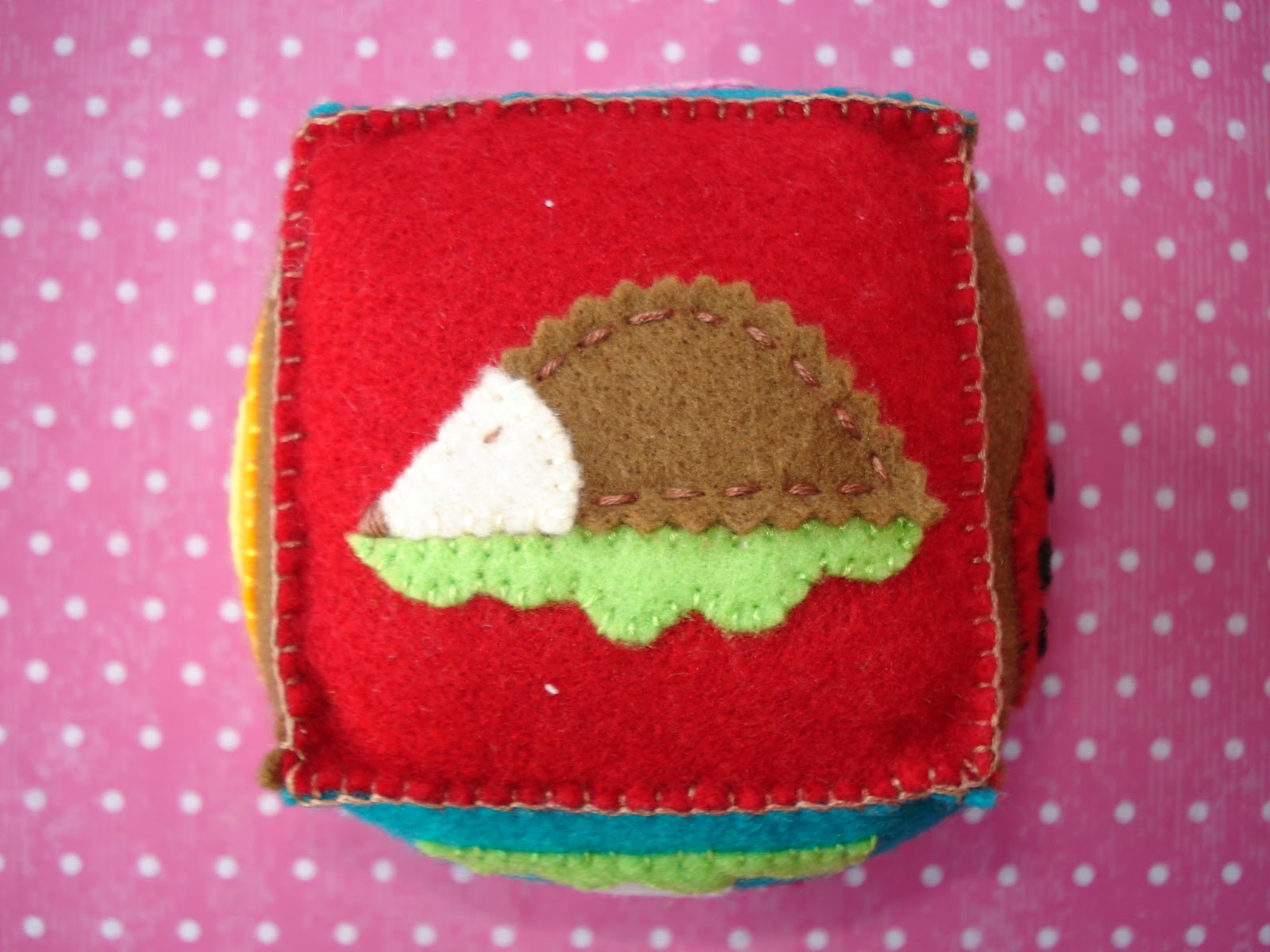 cupcake cutie: Free Pattern: Felt cube toy for baby