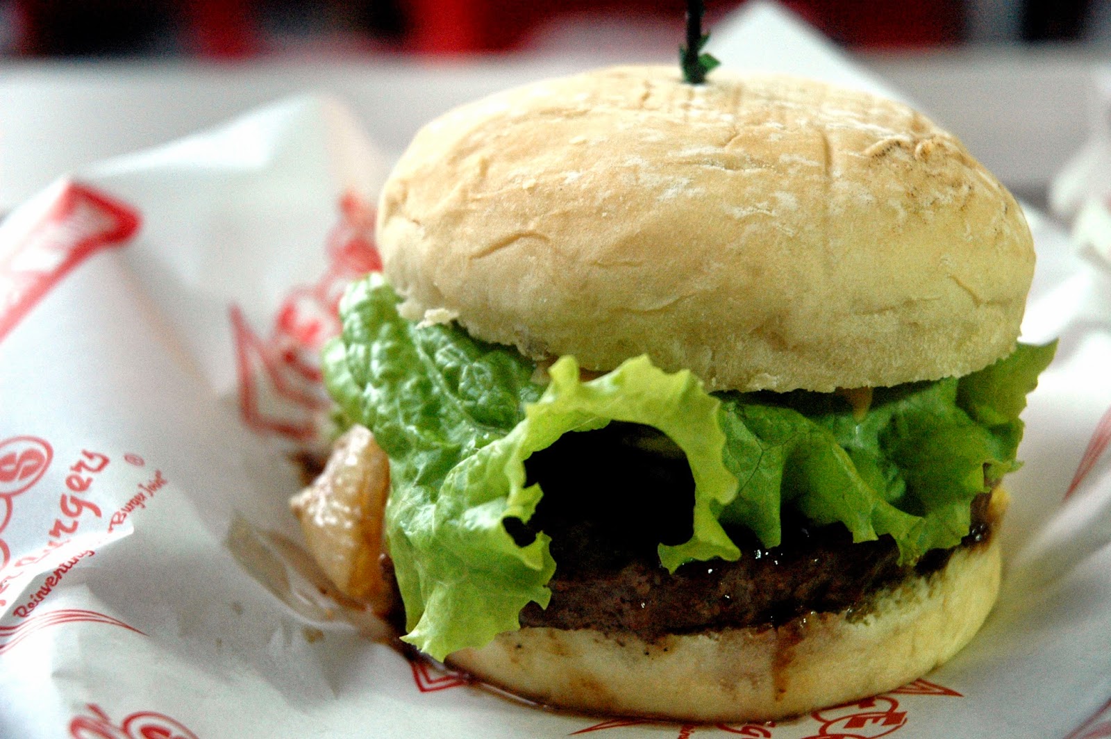 DUDE FOR FOOD: Mahalo! Hawaii's Teddy's Bigger Burgers Opens in Manila