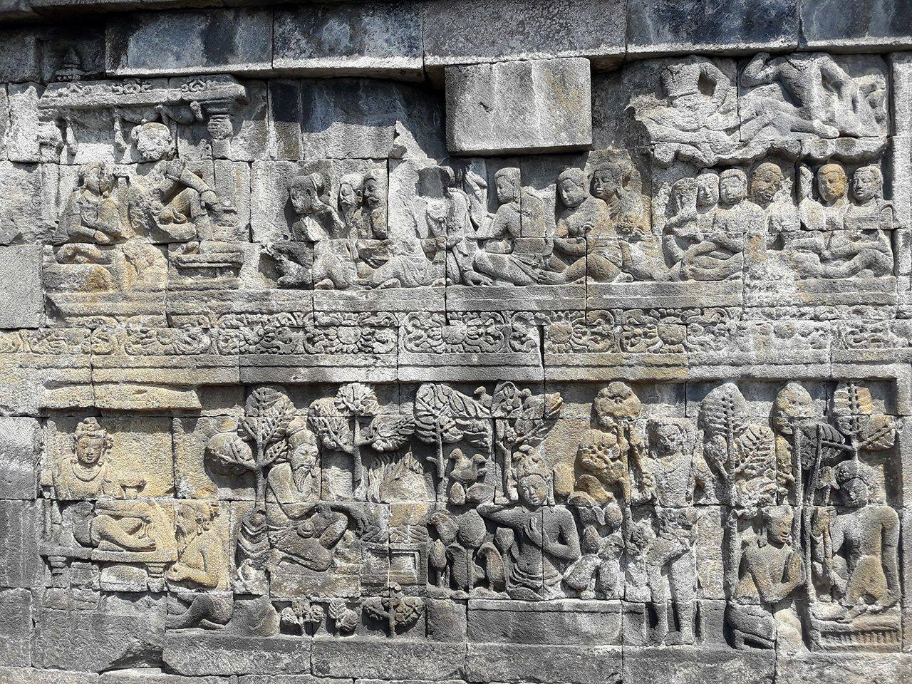 Relief-relief dicandi Borobudur jumlahnya sangat banyak, dan semua ...
