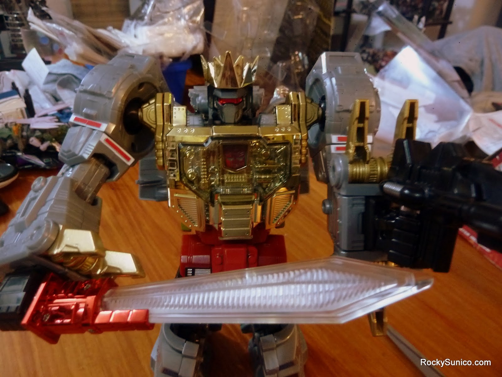 The Geeky Guide to Nearly Everything: [Transformers] Hasbro Masterpiece ...