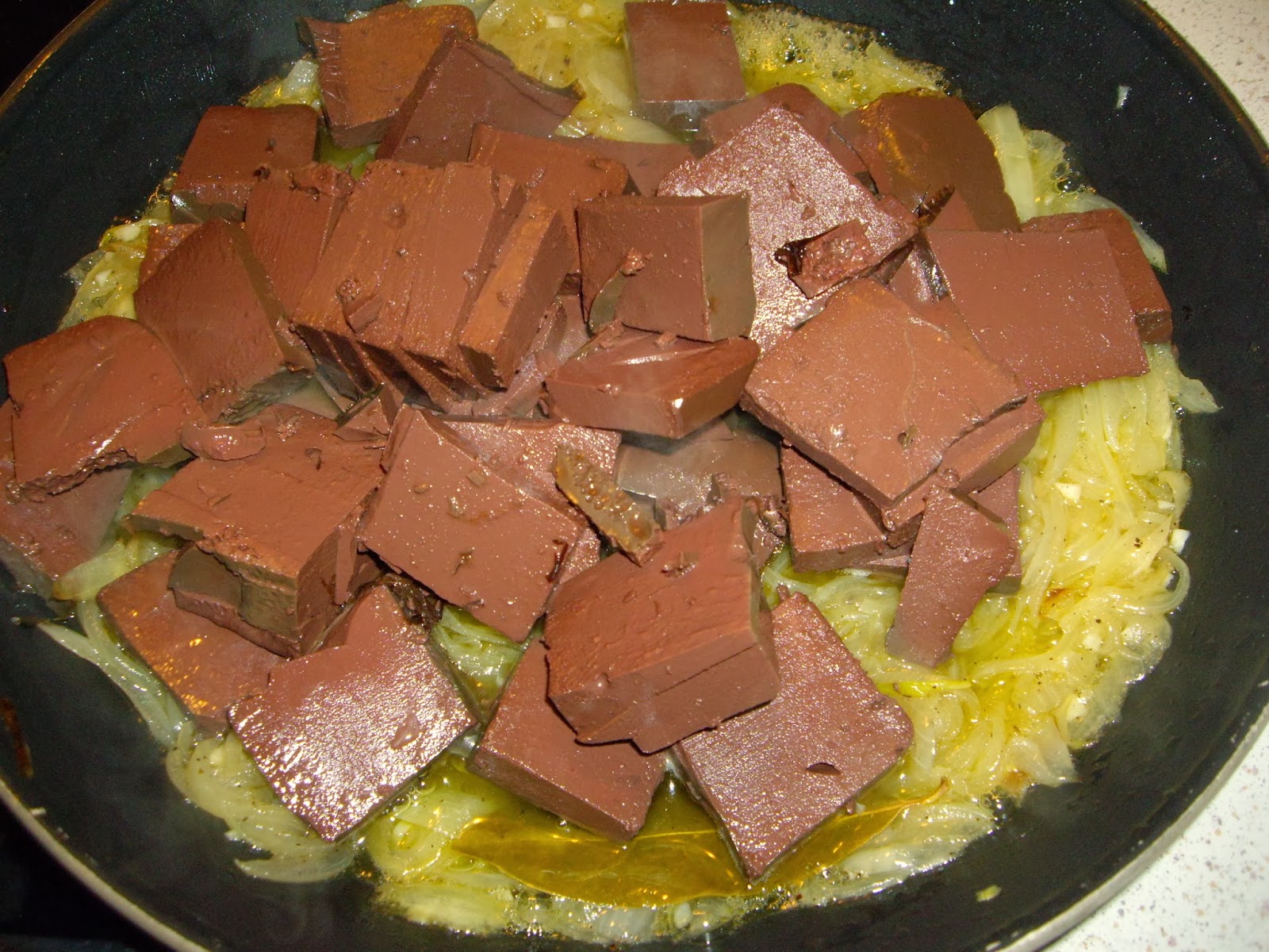 Las recetas de Ramoni: Sangre encebollada.