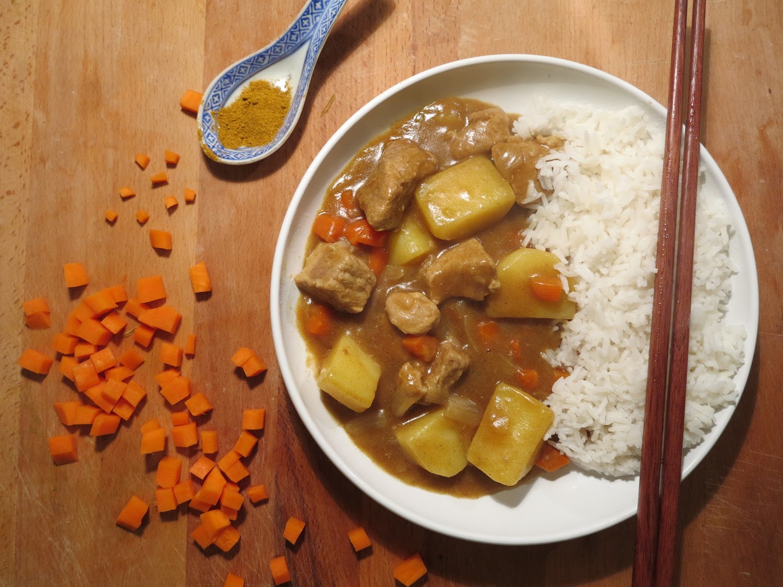CURRY JAPONES CON ARROZ 日本のカレー