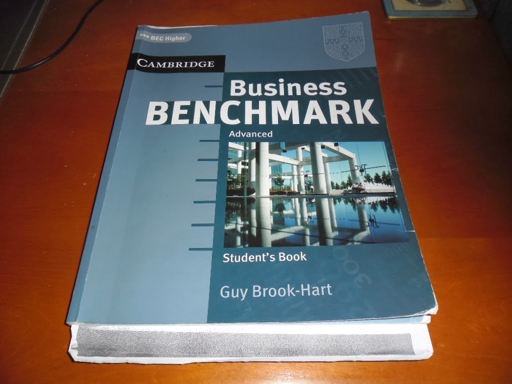 Pat Papertown 2: My Favourite Business English Coursebook: Business ...