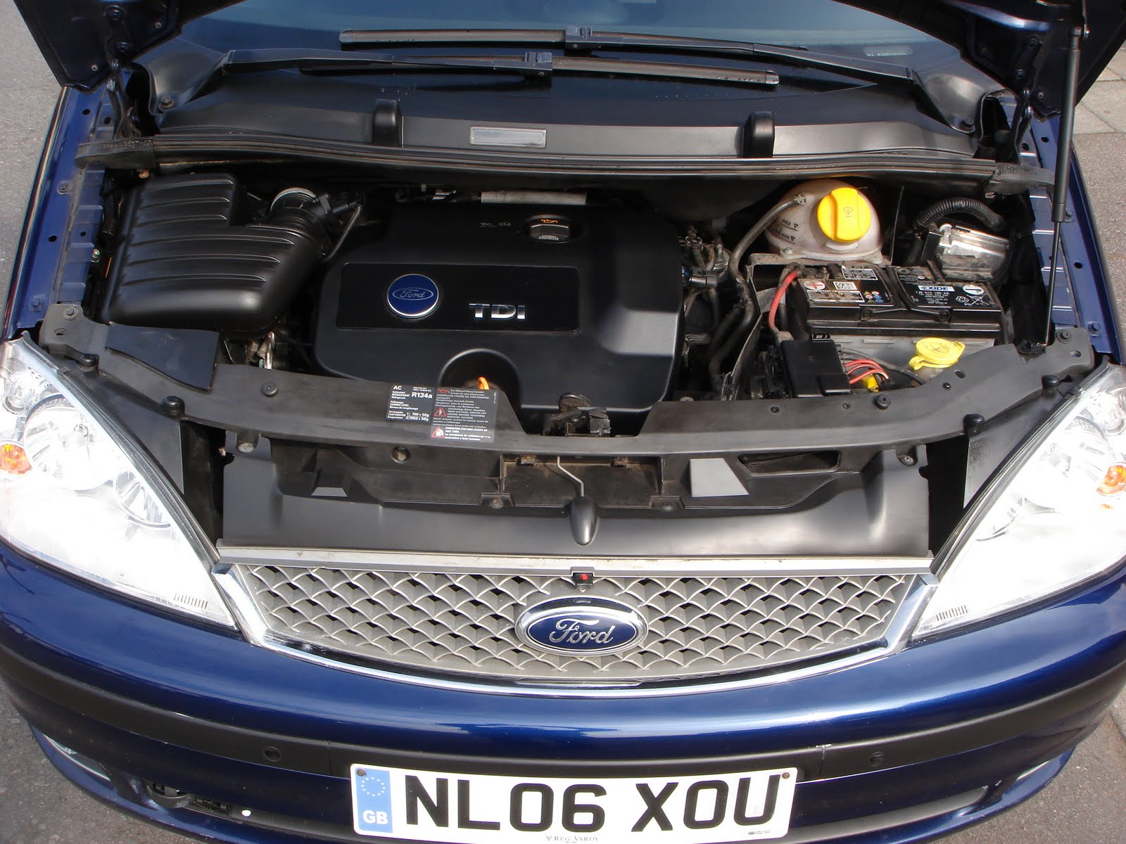 Renault Scenic 2004: Ford Galaxy 2006