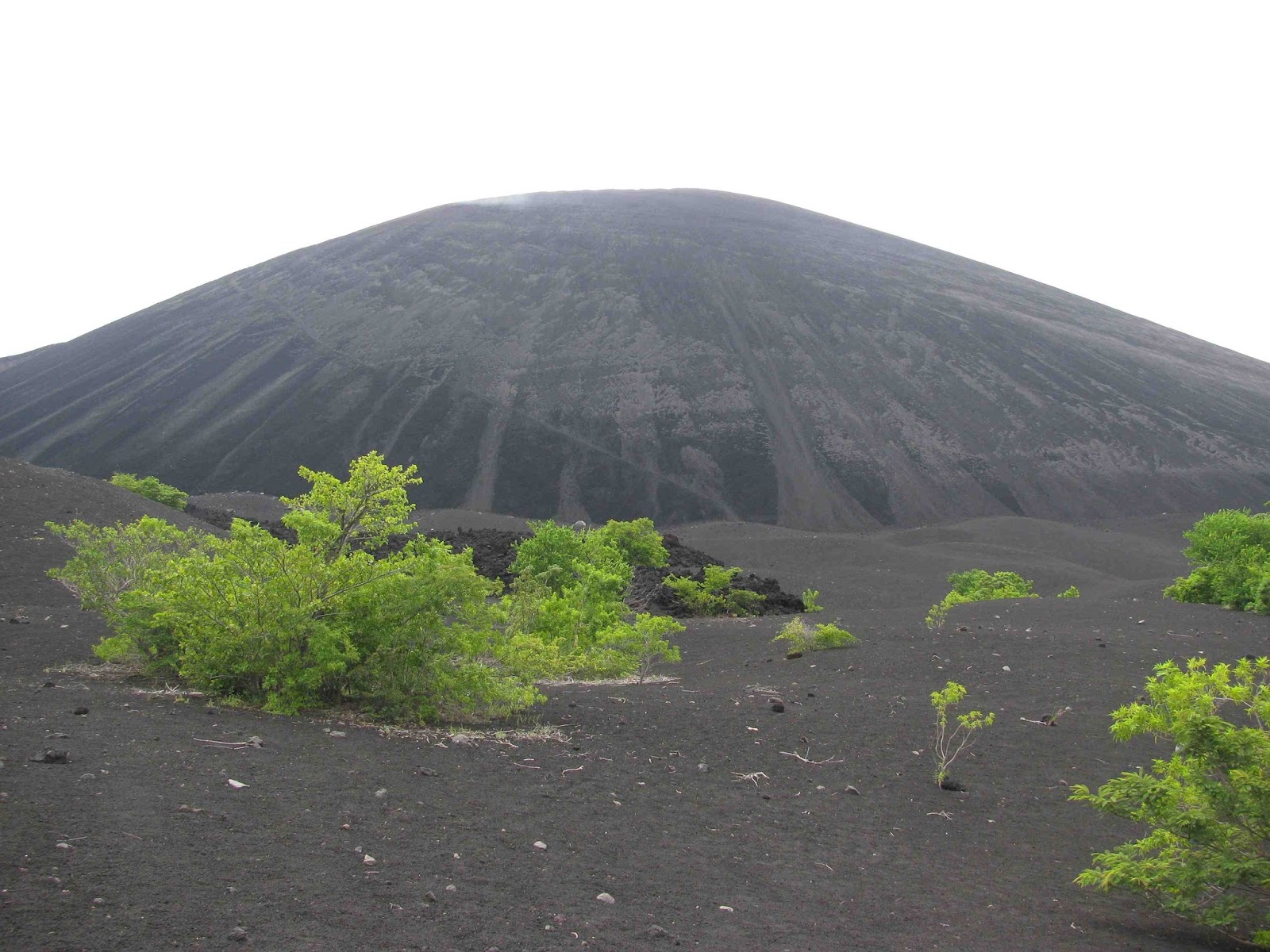 Turismo en el volcán Cerro Negro, León Nicaragua.