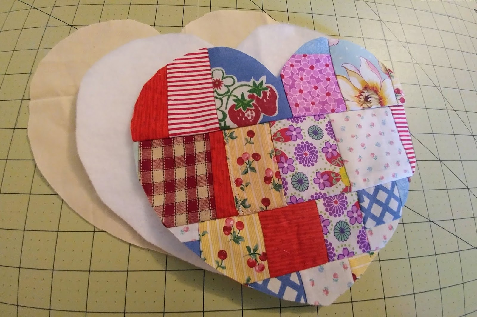 The Everyday Rachel: Heart Shaped Pot Holder Tutorial