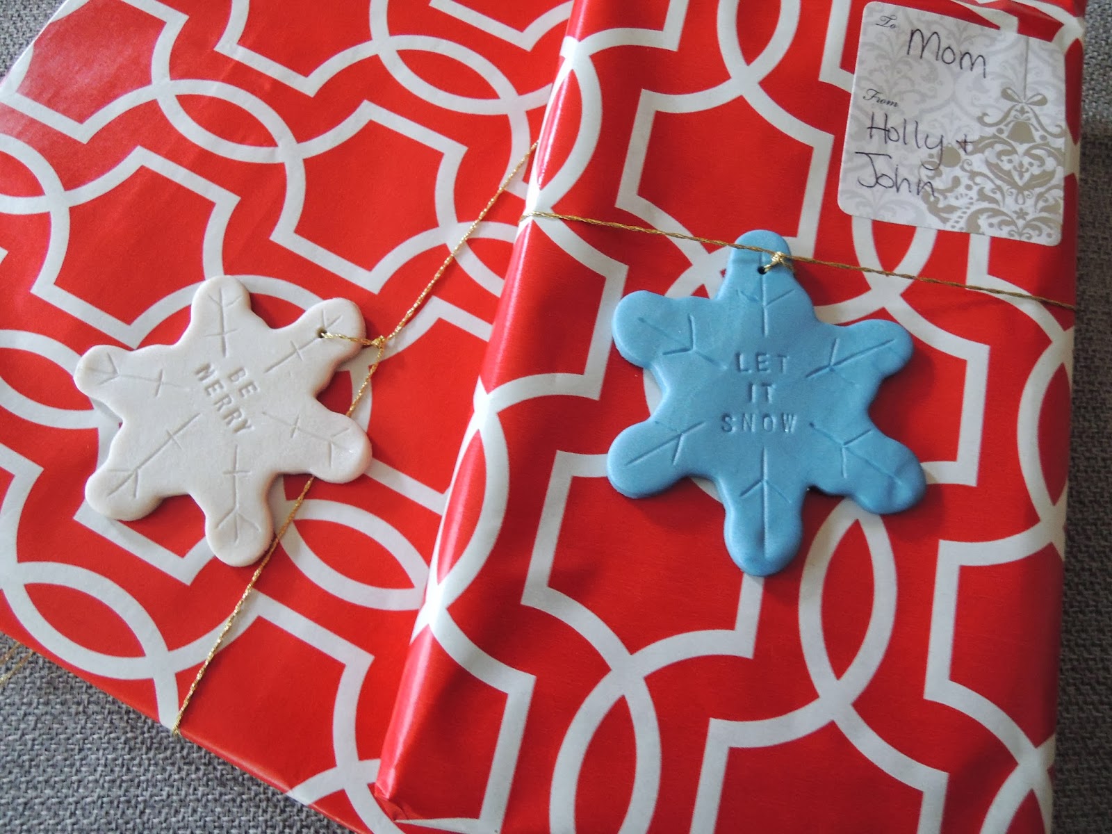 Holly Goes Lightly: DIY Snowflake Gift Topper
