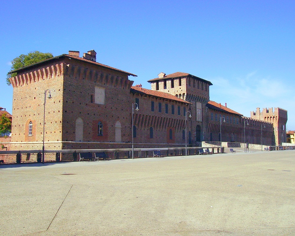 TICINO FIUME AZZURRO: Castello Visconteo di Galliate ( NO ).