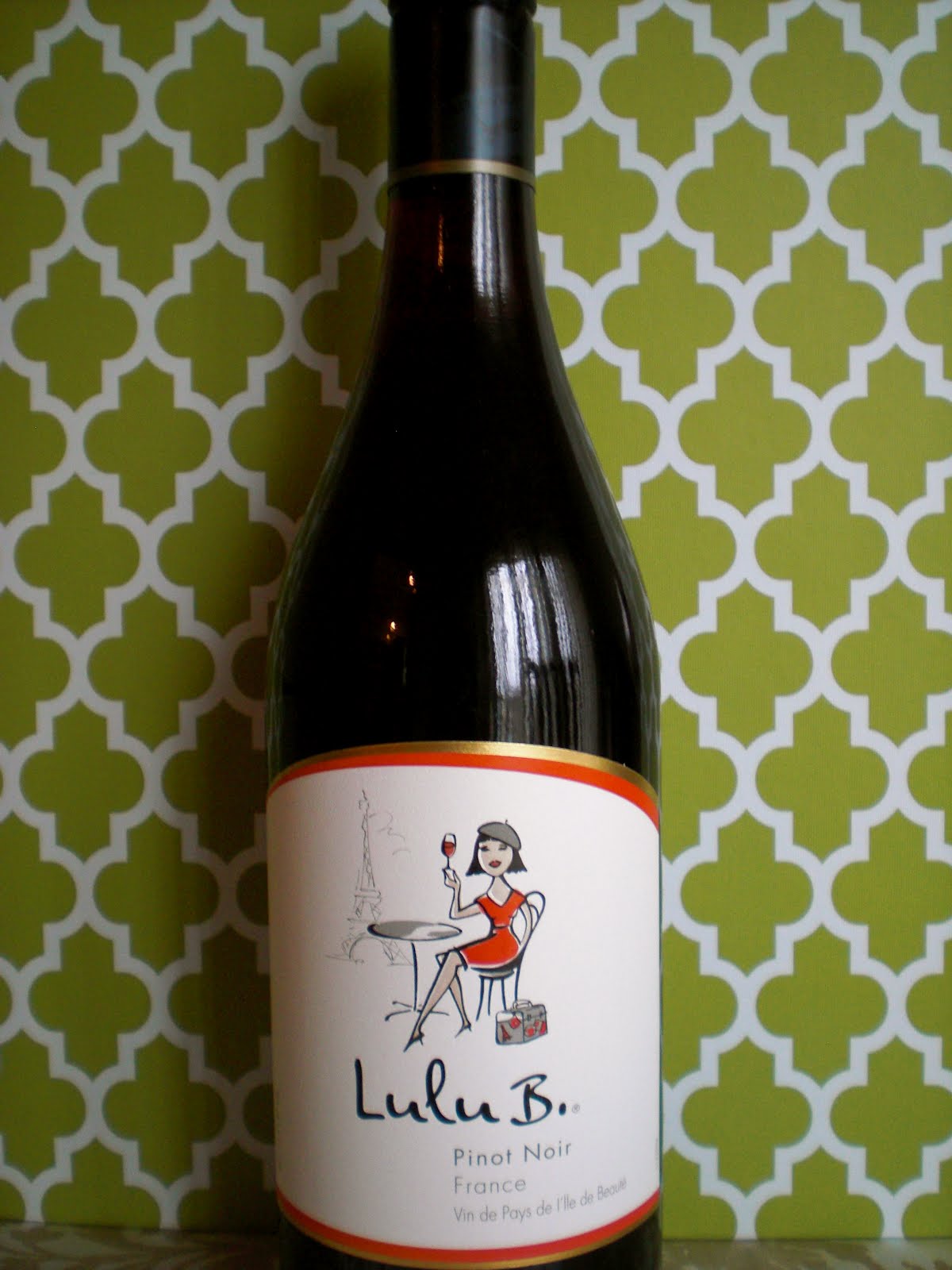 peace. love. & good food.: Wine of the Week: Lulu B. Pinot Noir