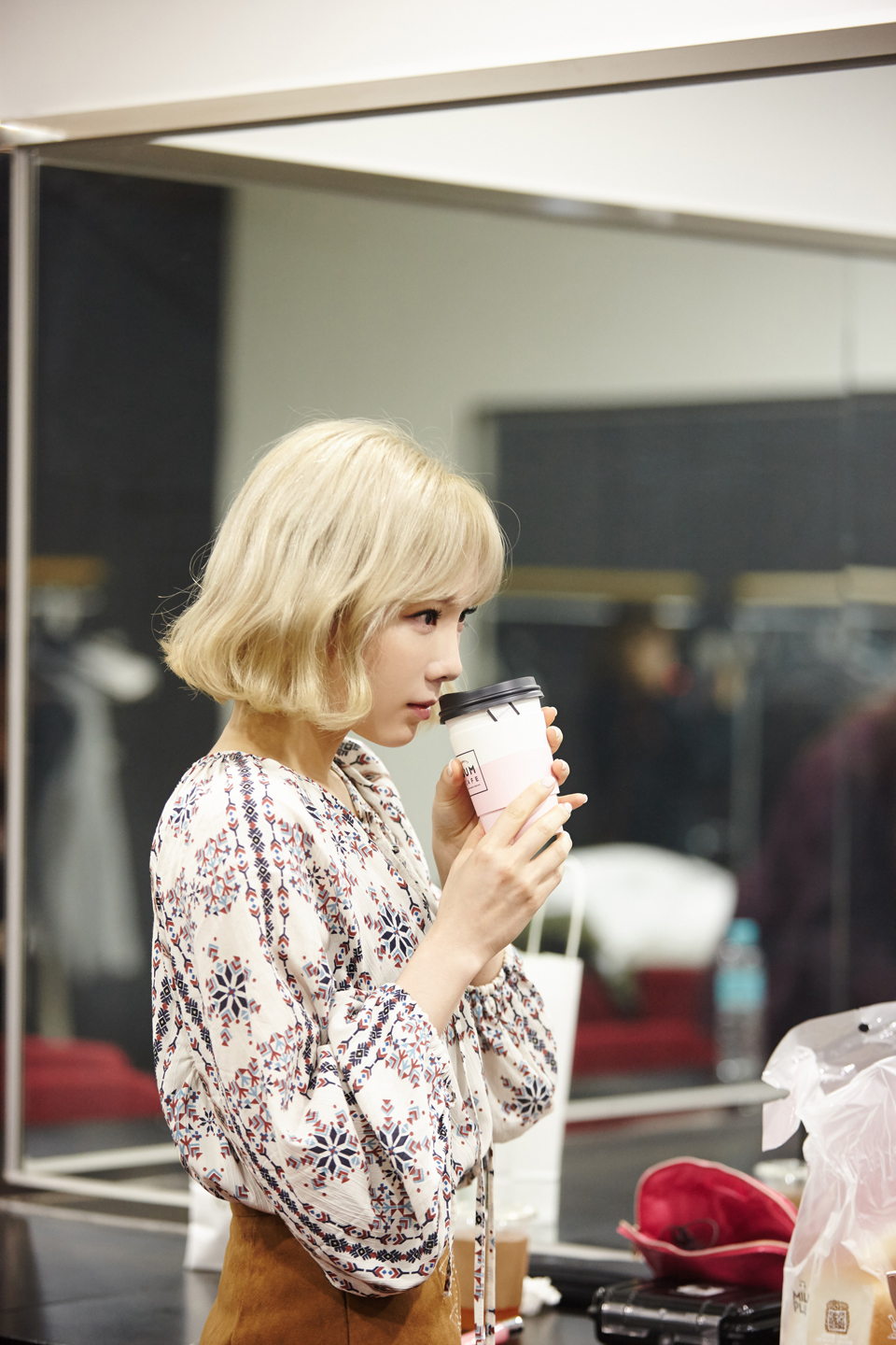 More pictures from SNSD TaeYeon's Birthday Party - Wonderful Generation