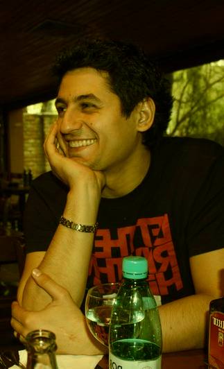 Biografia DANIEL GEORGESCU aka DJ ESCU, prezentatorul emisiunii "CREZI ...