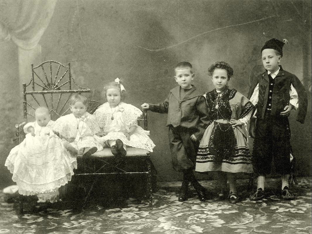 49 Rare Photos Document Everyday Life in Asturias, Spain From the 1870s ...