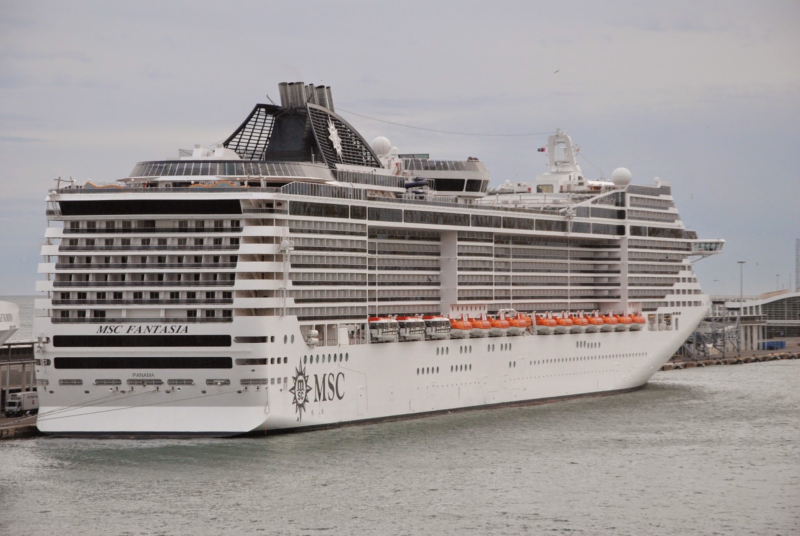 Two MSC FANTASIA-CLASS cruise ships in Barcelona