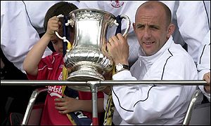 TWB22: Liverpool The Treble 2000 2001