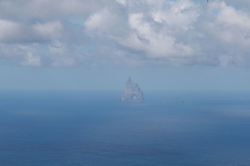 Ξωτικό: Ball's Pyramid: Ένας βράχος στη μέση της θάλασσας με το ...