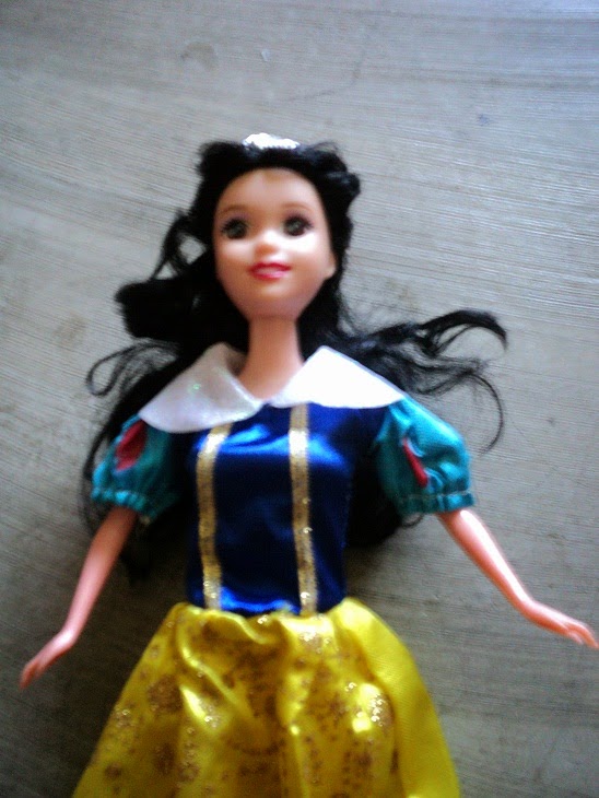 Knocked-off!: Bootleg doll review : 12" sparkling princess bootleg Snow ...