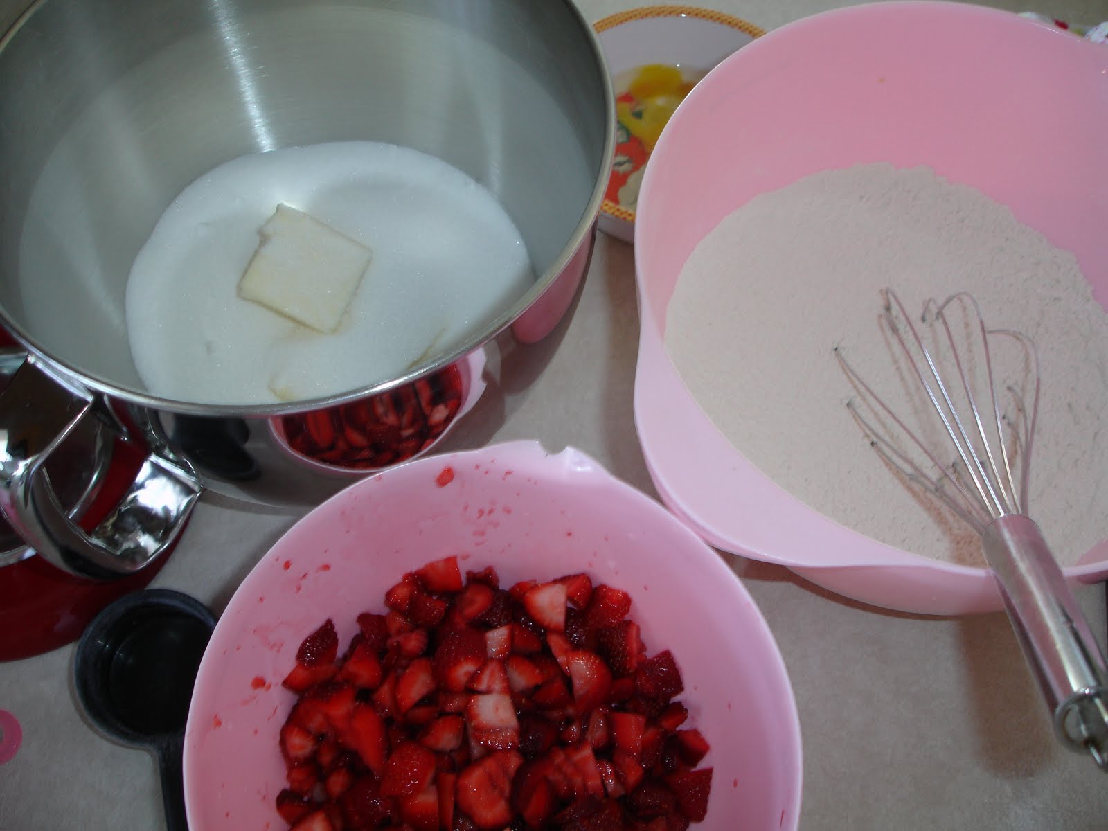 Holly's 101 Cuppycake Challenge: #55 Strawberry Cupcakes