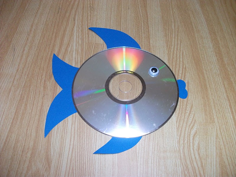 Preschool Crafts for Kids*: Easy Rainbow Fish CD Craft