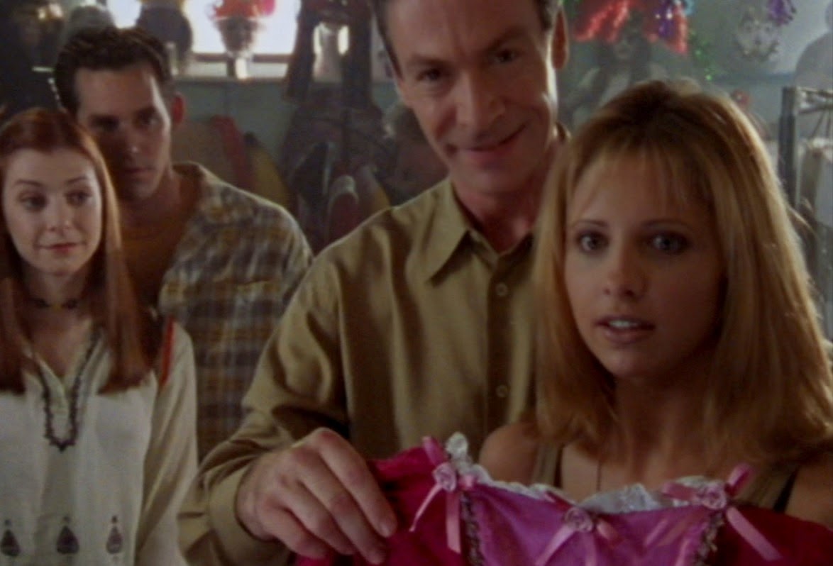 Holiday Film Reviews: Nothing Ever Happens on Halloween: A "Buffy the ...