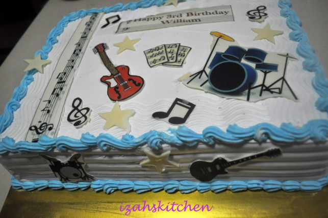 Izah's Kitchen: Musical Instrument theme cake for William