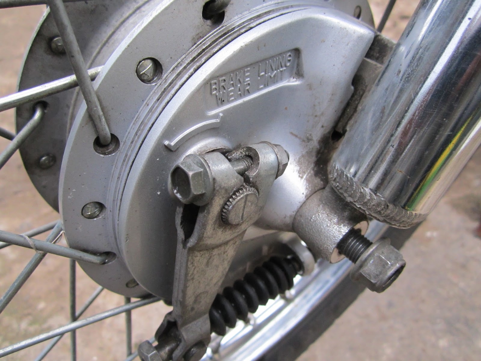 Suzuki AX100 Pasión por 2T: Como cambiar las Zapatas de Freno Delantero ...