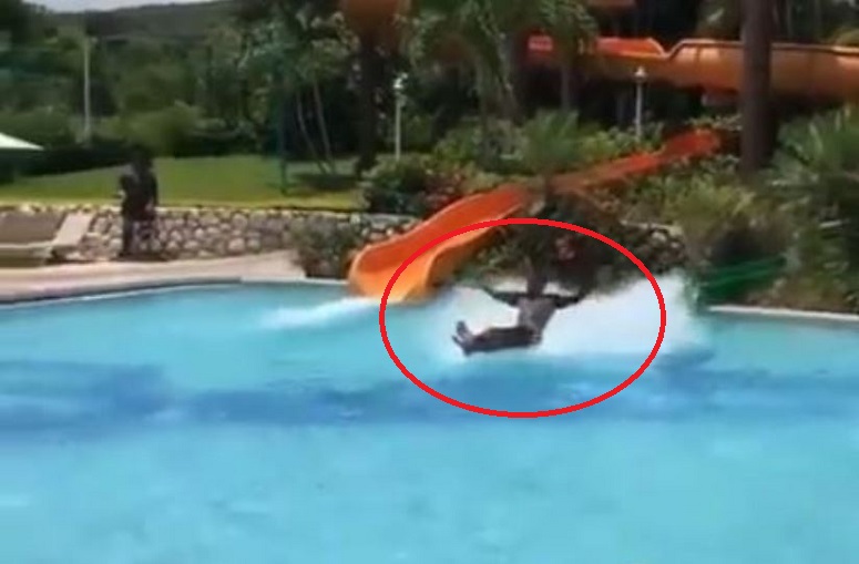 Video viral de un joven que se desliza por el agua ¿sin trucos? y que ...